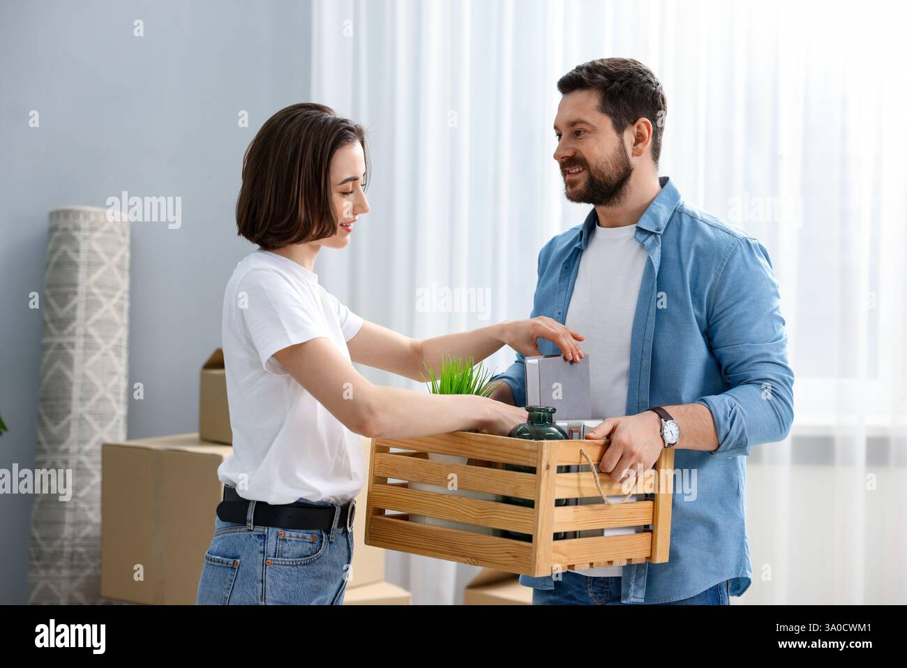 Moving day. Happy couple unpacking in their new home Stock Photo - Alamy