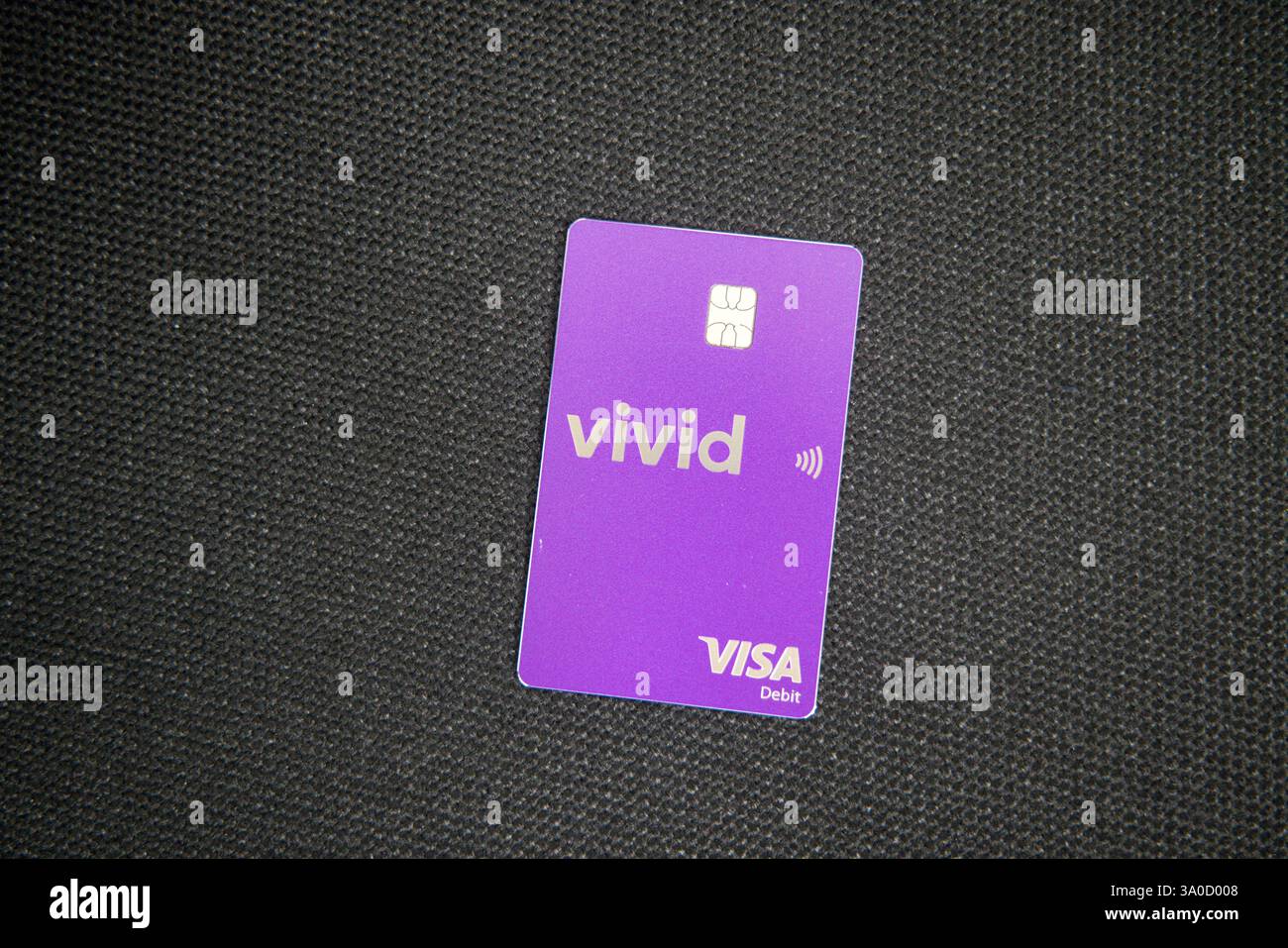 Cashback card of fintech bank: purple metal VISA-card of Vivid Money ...