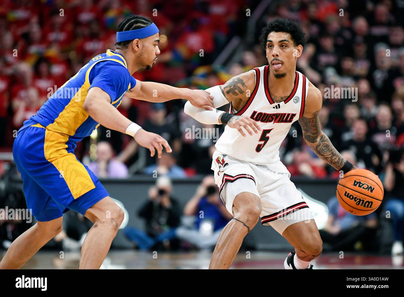 LOUISVILLE, KY - MARCH 01: Louisville Cardinals Guard Terrence Edwards ...