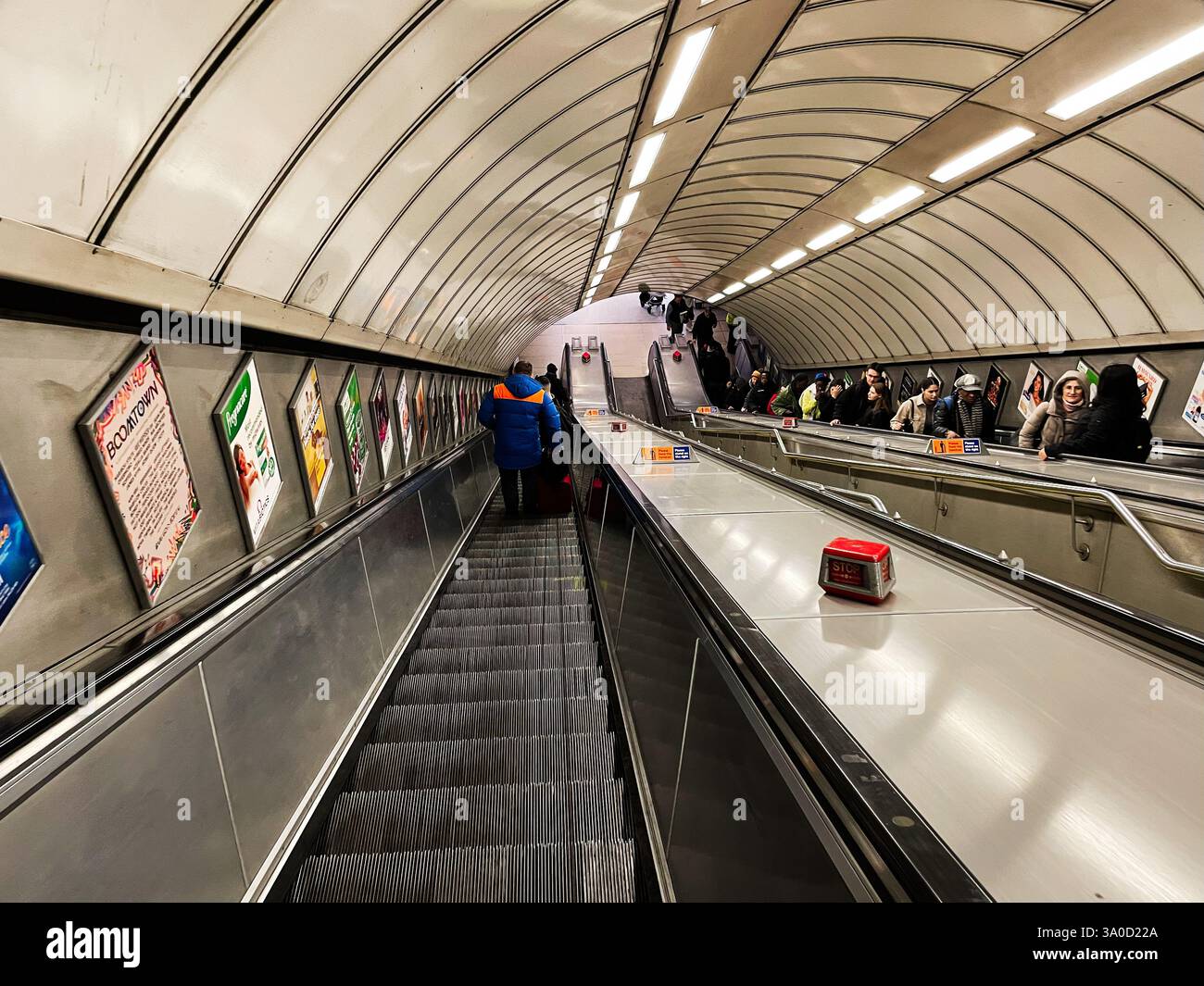 Crowded descent escalator hi-res stock photography and images - Alamy