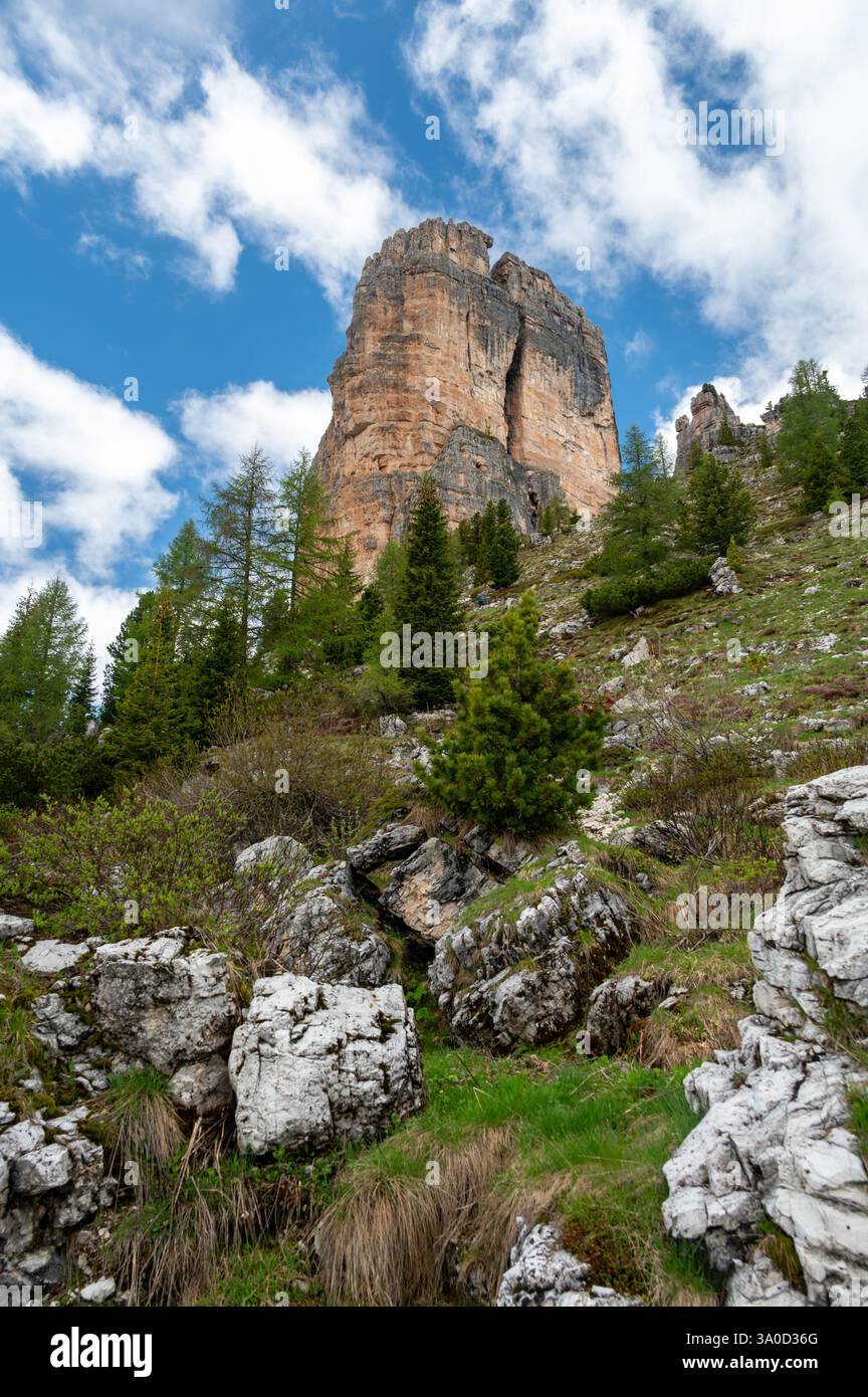 Cinque Torri rock formations in the Dolomites (Dolomiti, Dolomiten ...
