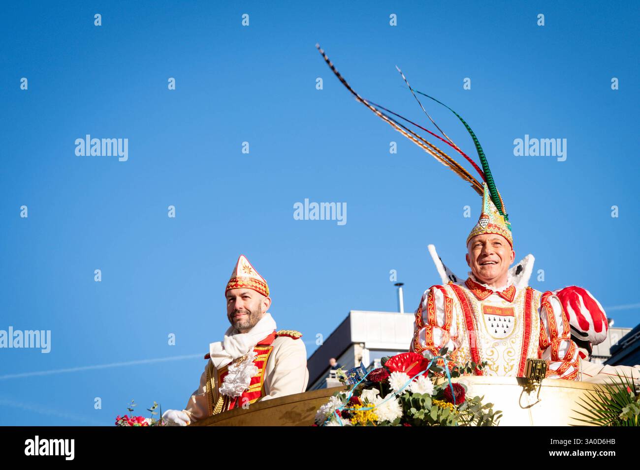 Rosenmontagszug Koeln 2025 Prinz Rene I. auf dem Prinzenwagen auf dem ...