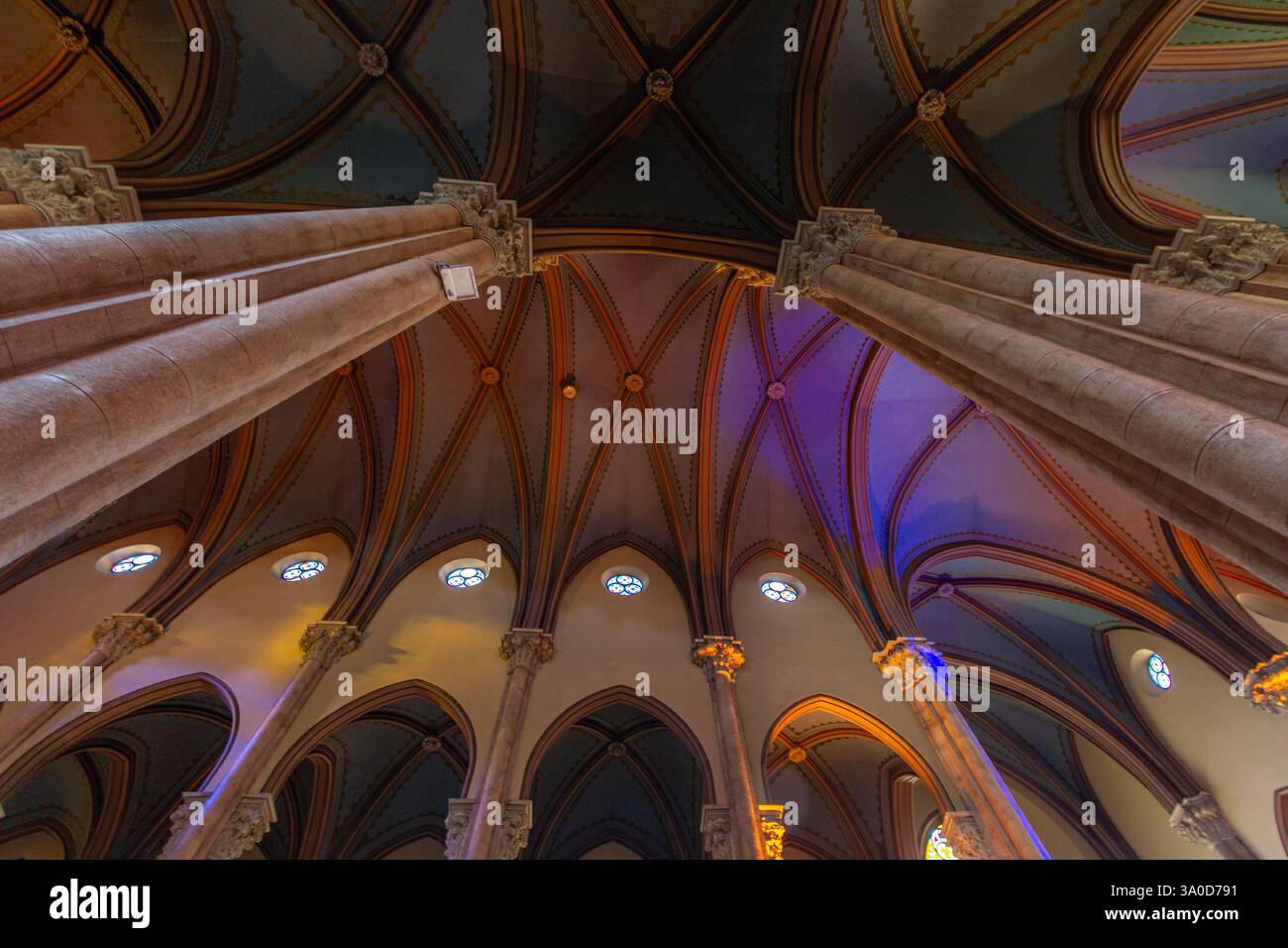 Interior st anthony church catholic hi-res stock photography and images ...