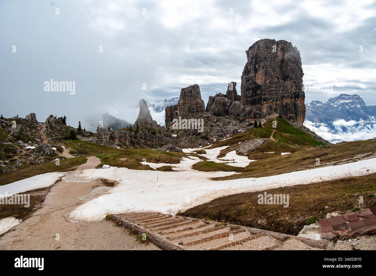 Cinque Torri rock formations in the Dolomites (Dolomiti, Dolomiten ...
