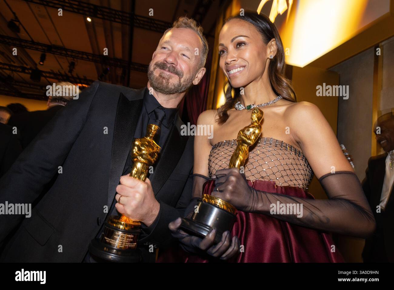 Lee Sandales and Zoe Saldaña attend the Governors Ball following the ...