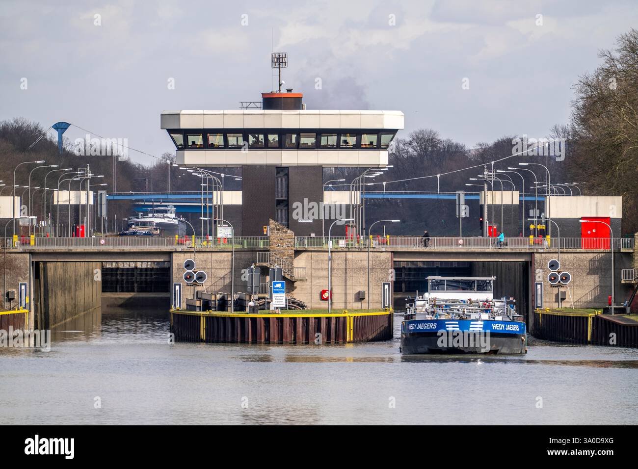 The lock in Gelsenkirchen, a double lock on the Rhine-Herne Canal ...