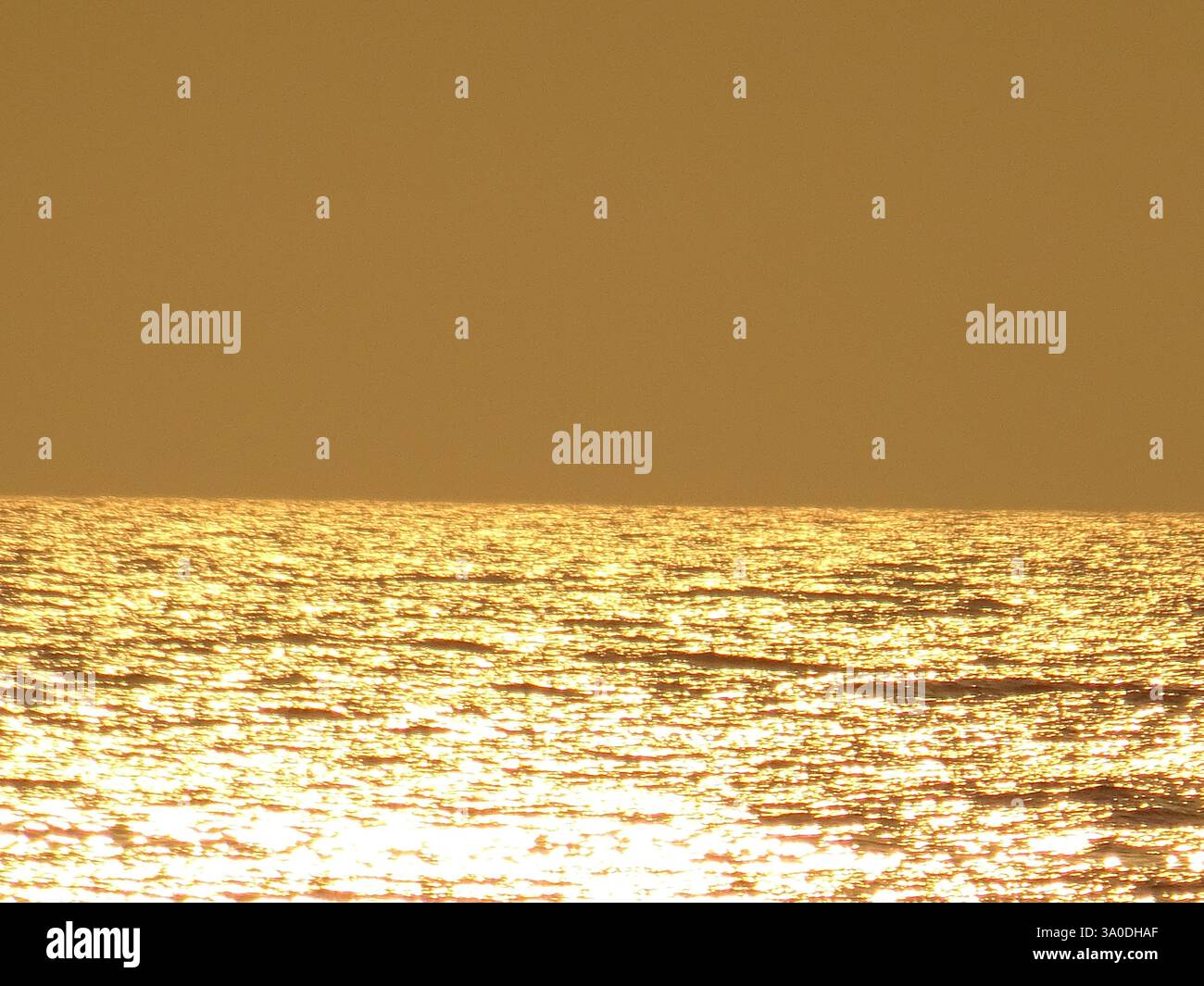 Golden calm hi-res stock photography and images - Alamy