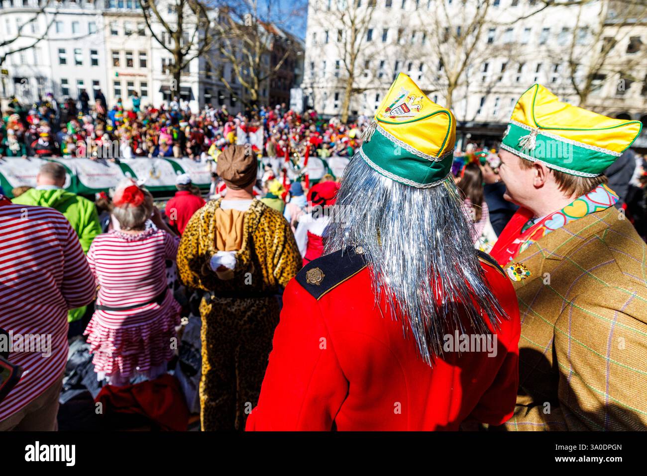 03 March 2025, North Rhine-Westphalia, Cologne: Carnival revellers in ...