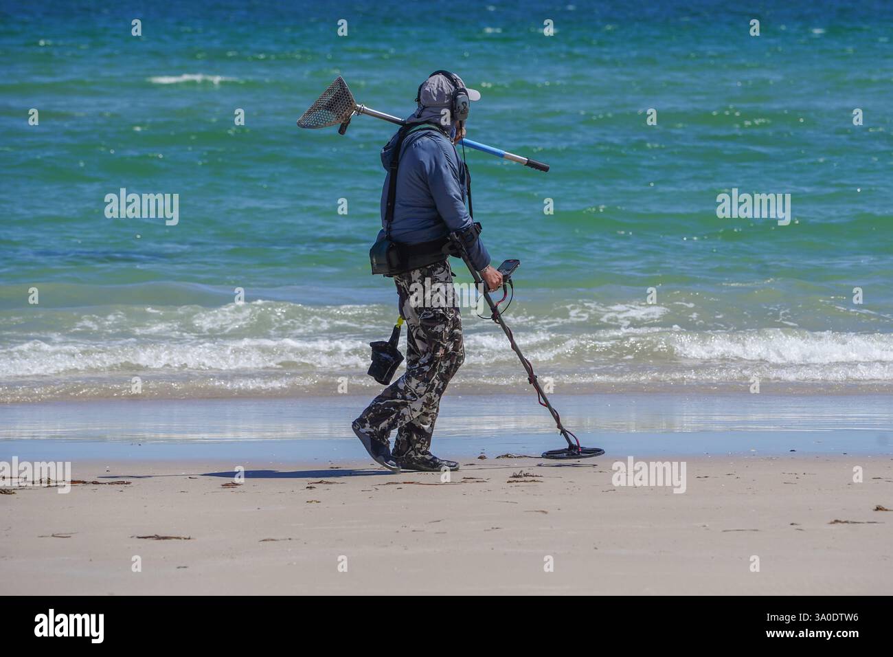 Man using metal detector on the beach in Adelaide, Australia Stock ...