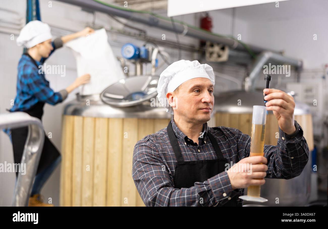 Brewer checks amount alcohol hi-res stock photography and images - Alamy