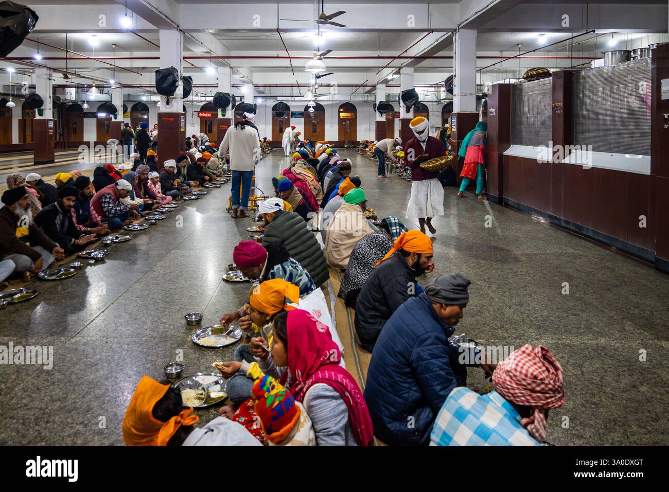 Sikh community meal india hi-res stock photography and images - Alamy