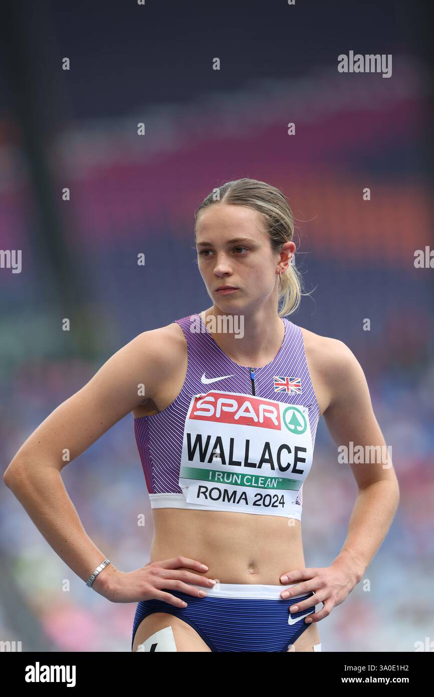 Erin WALLACE at the start of the 800m in the European Athletic ...