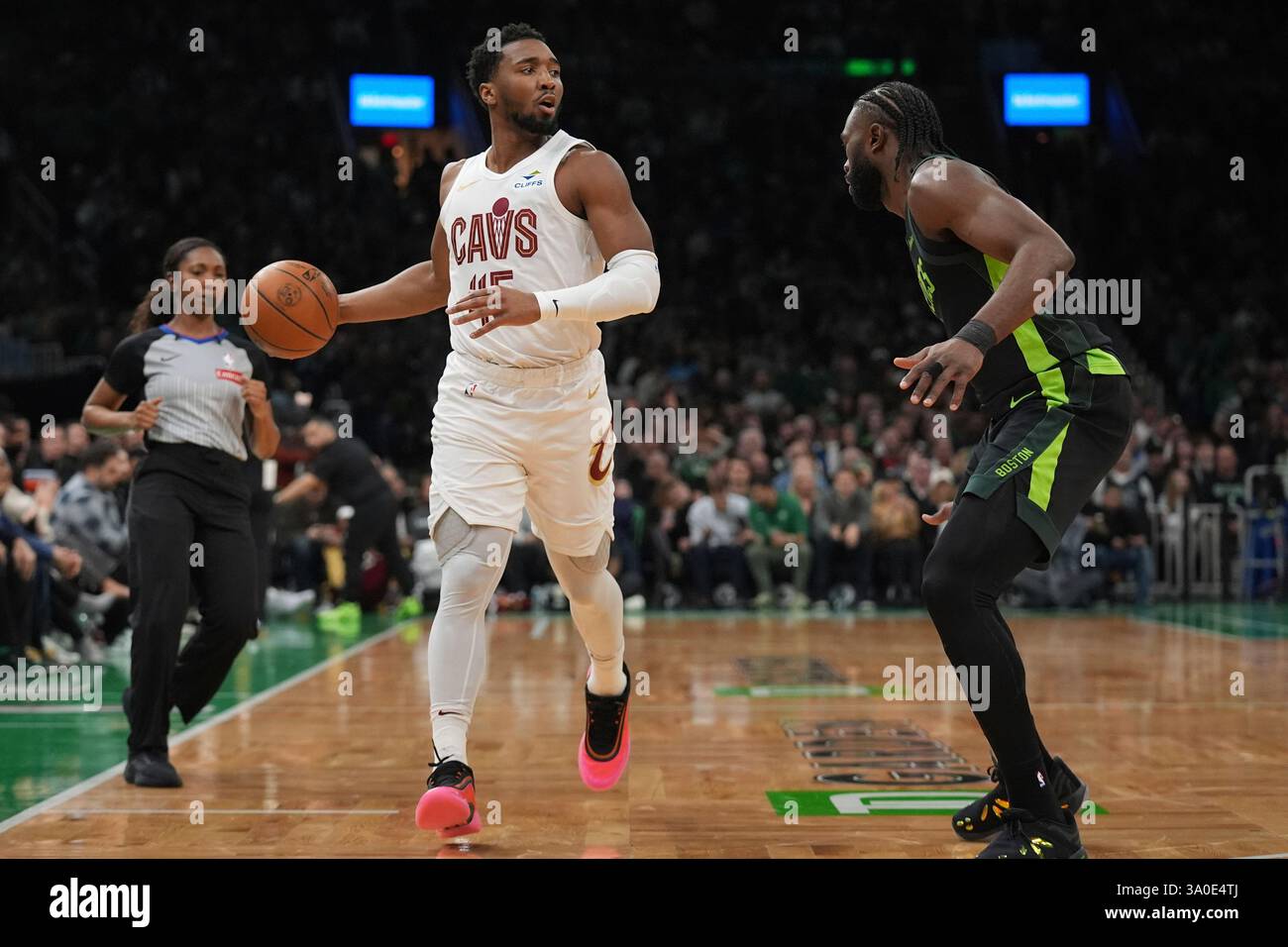 Cleveland Cavaliers guard Donovan Mitchell (45) looks to pass during an ...