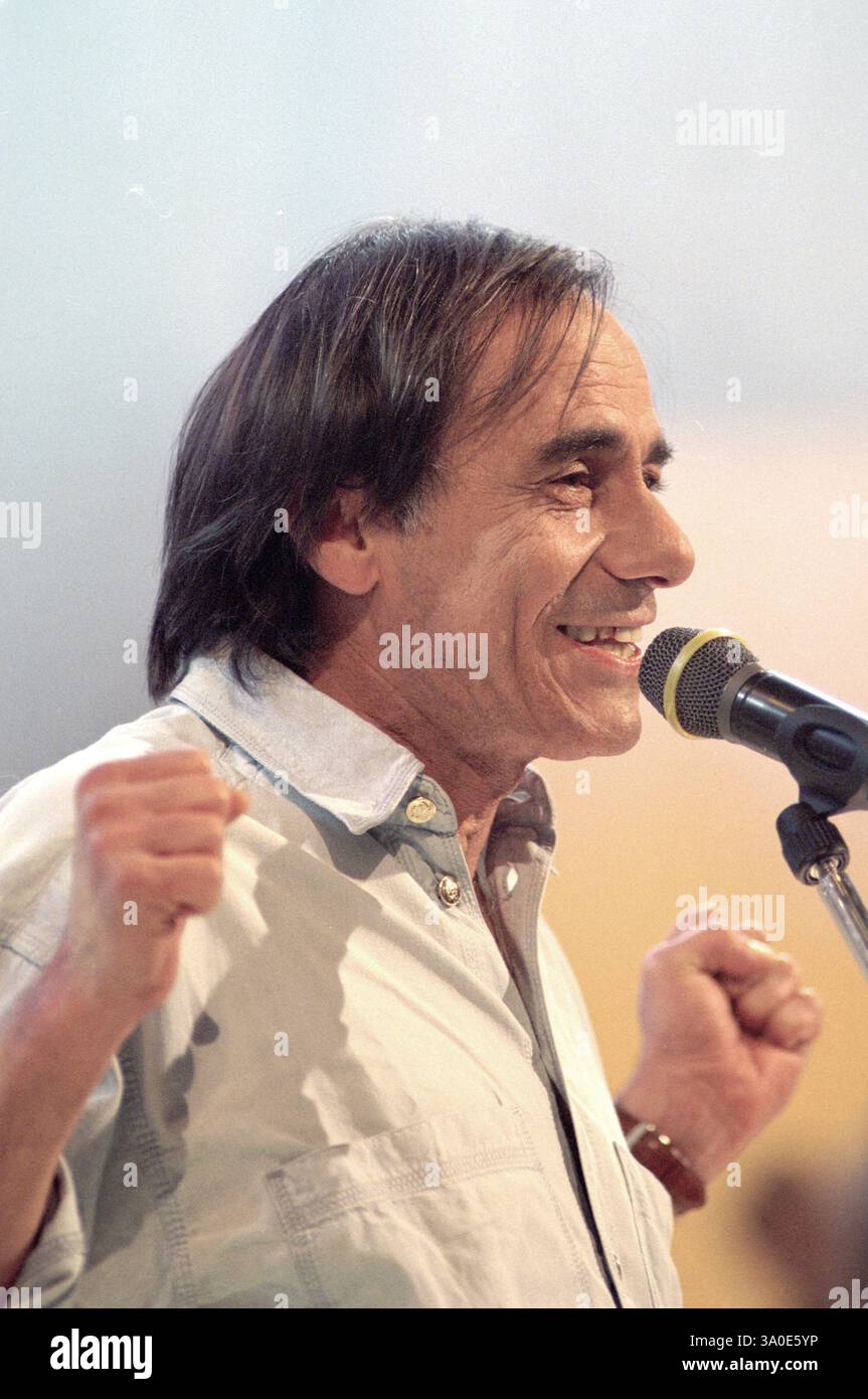Milan Italy 12/05/1996: Roberto Vecchioni,Italian singer,during the ...