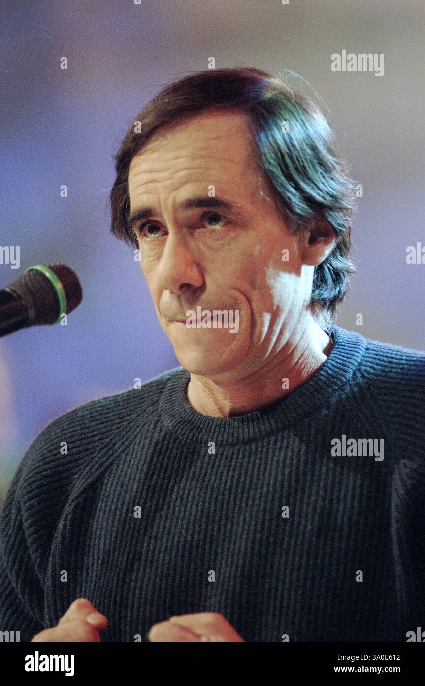Milan Italy 15/04/1998: Roberto Vecchioni,Italian singer,during the ...