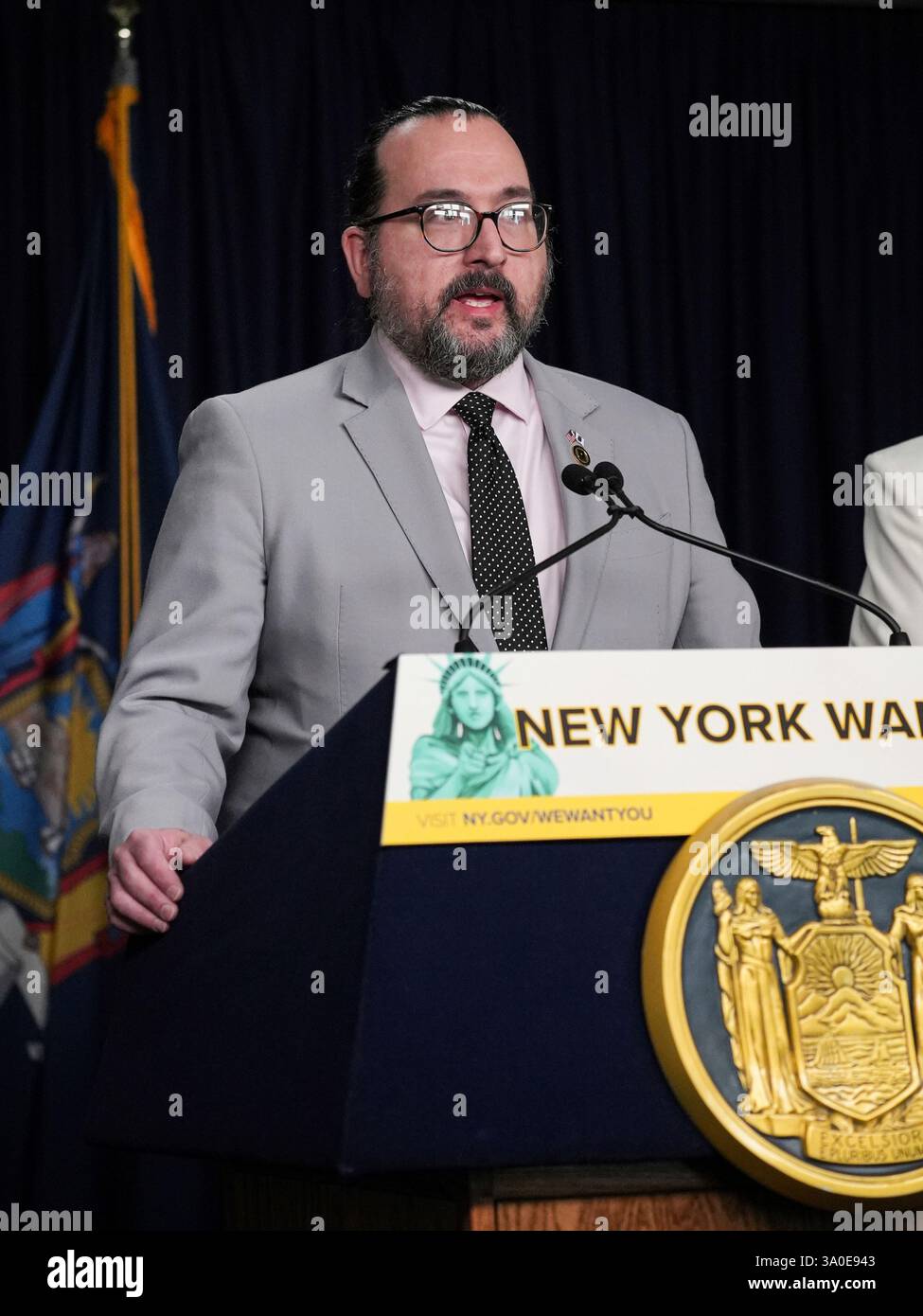 Photo by: Maureen Adarve/STAR MAX/IPx 2025 3/3/25 Luke Graziani hosts a ...