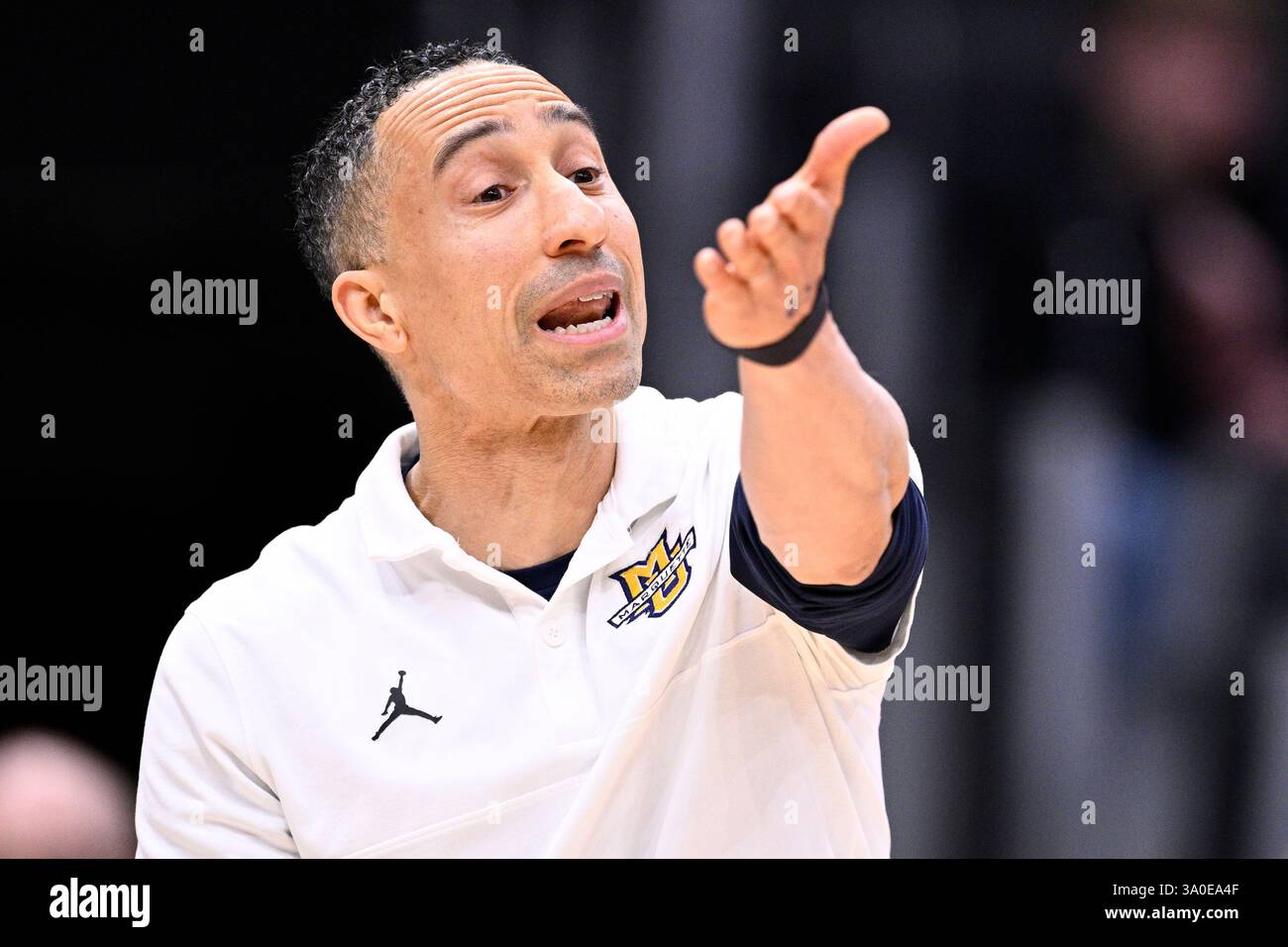 Marquette head coach Shaka Smart in action during the first half of an ...
