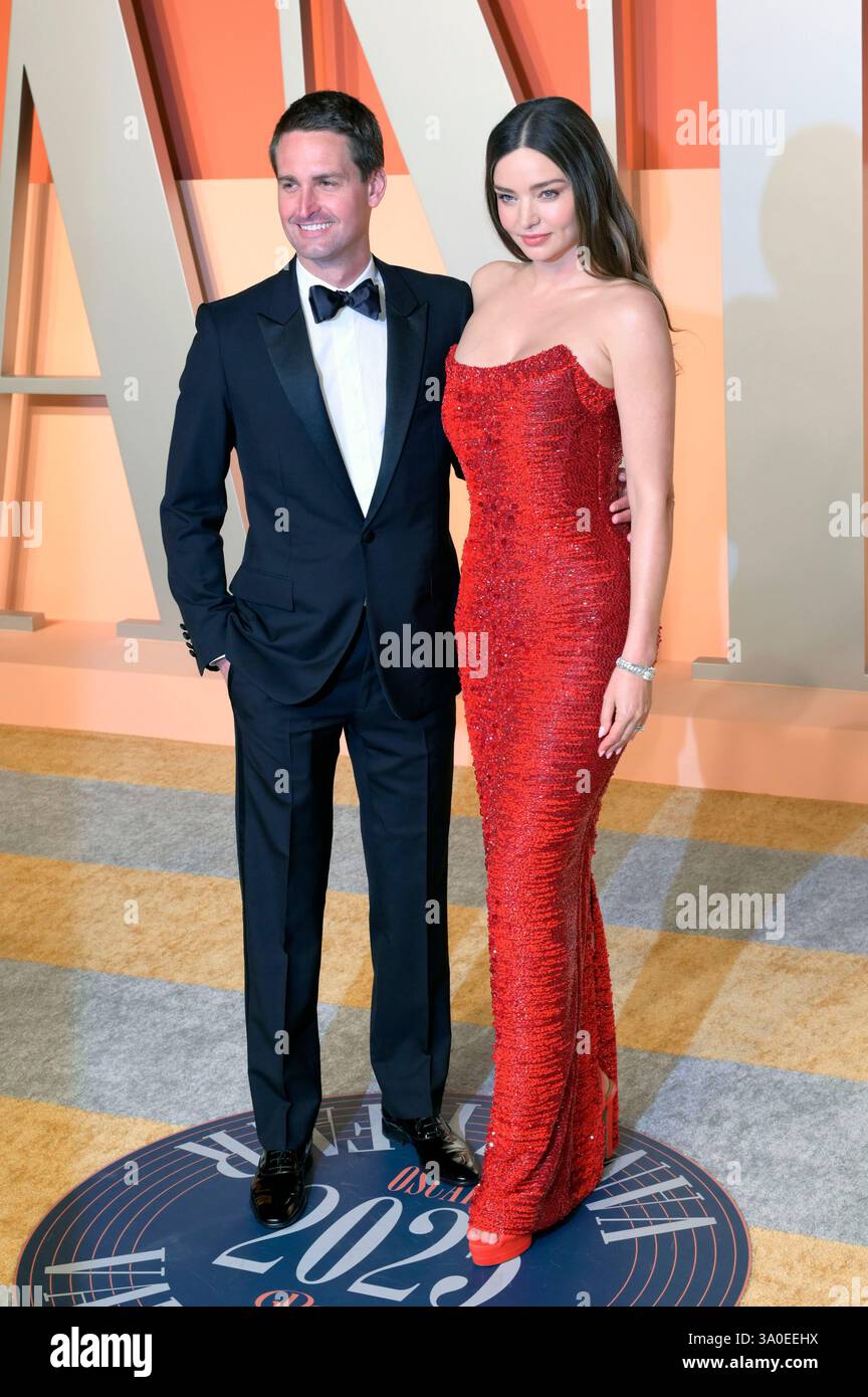 Evan Spiegel mit Eehefrau Miranda Kerr bei der Vanity Fair Oscar Party ...