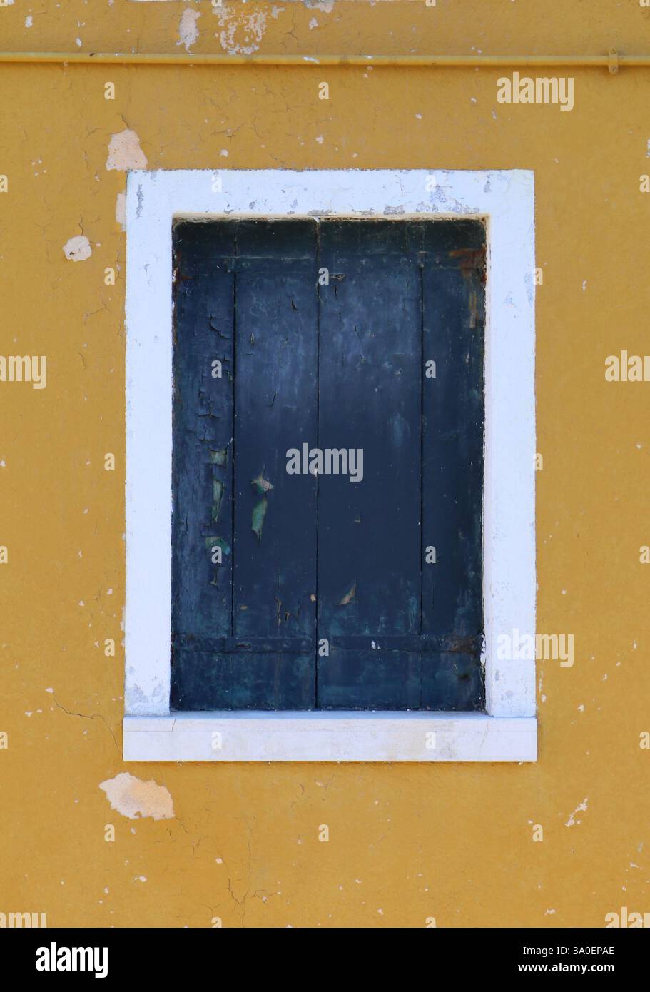 Typical renaissance window in Burano. Venice, Italy Stock Photo - Alamy