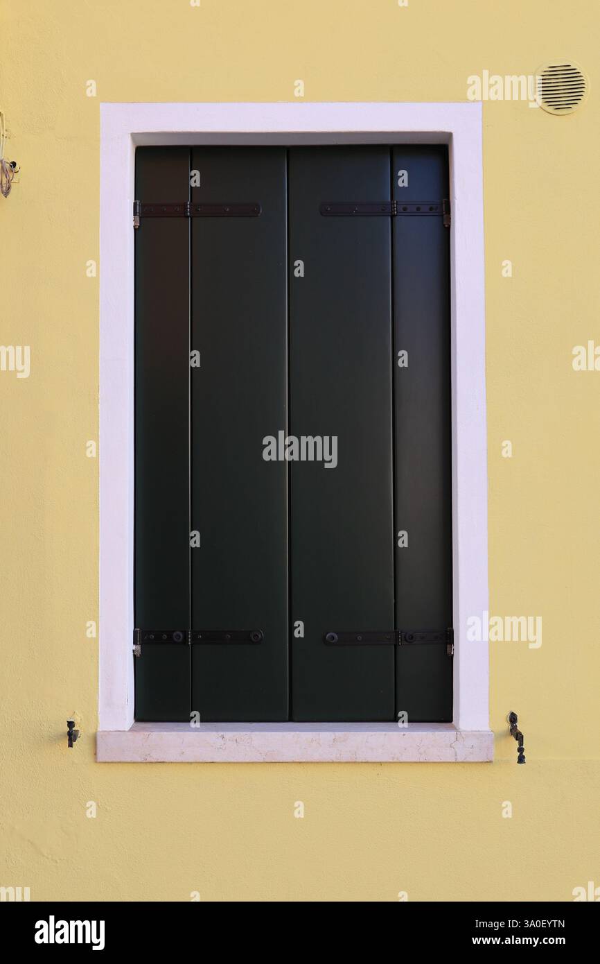 Typical renaissance window in Burano. Venice, Italy Stock Photo - Alamy