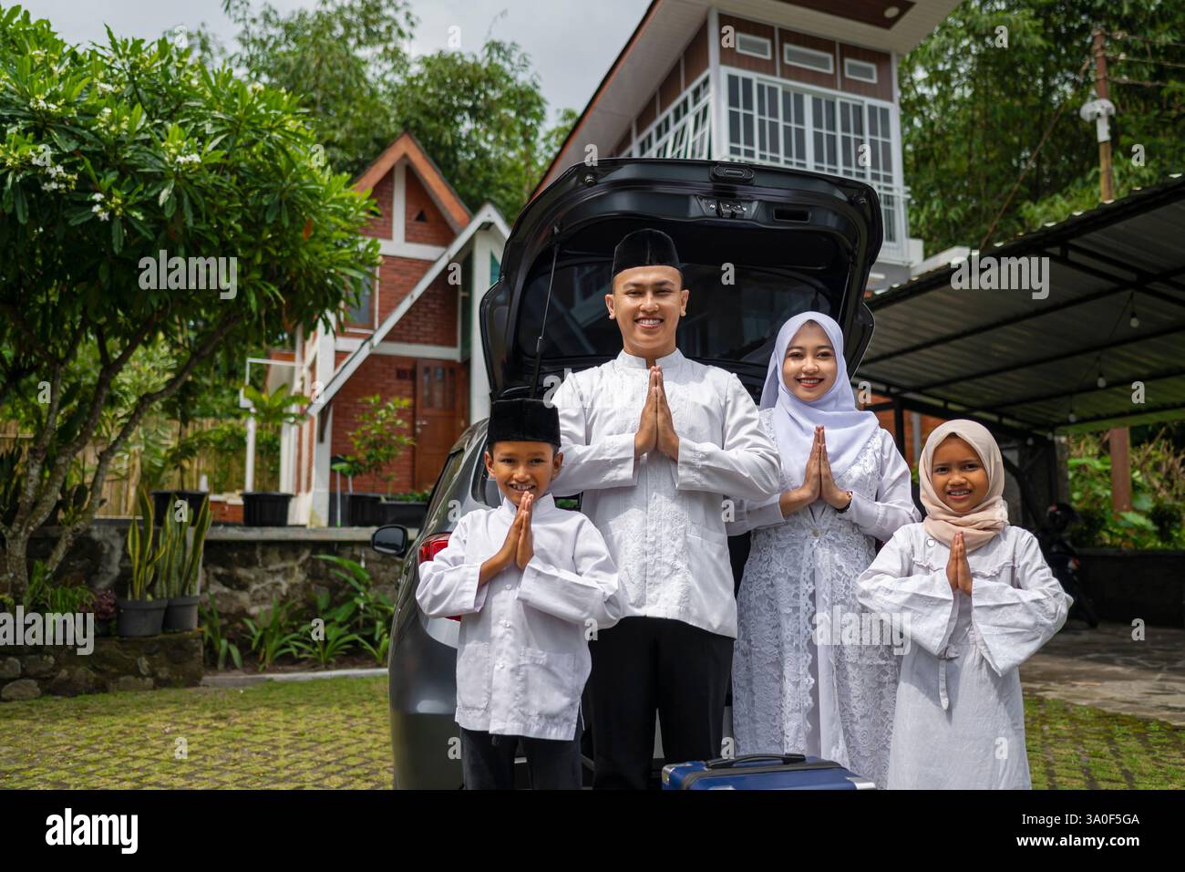 Asian Muslim family ready to mudik or travel to hometown by car ...