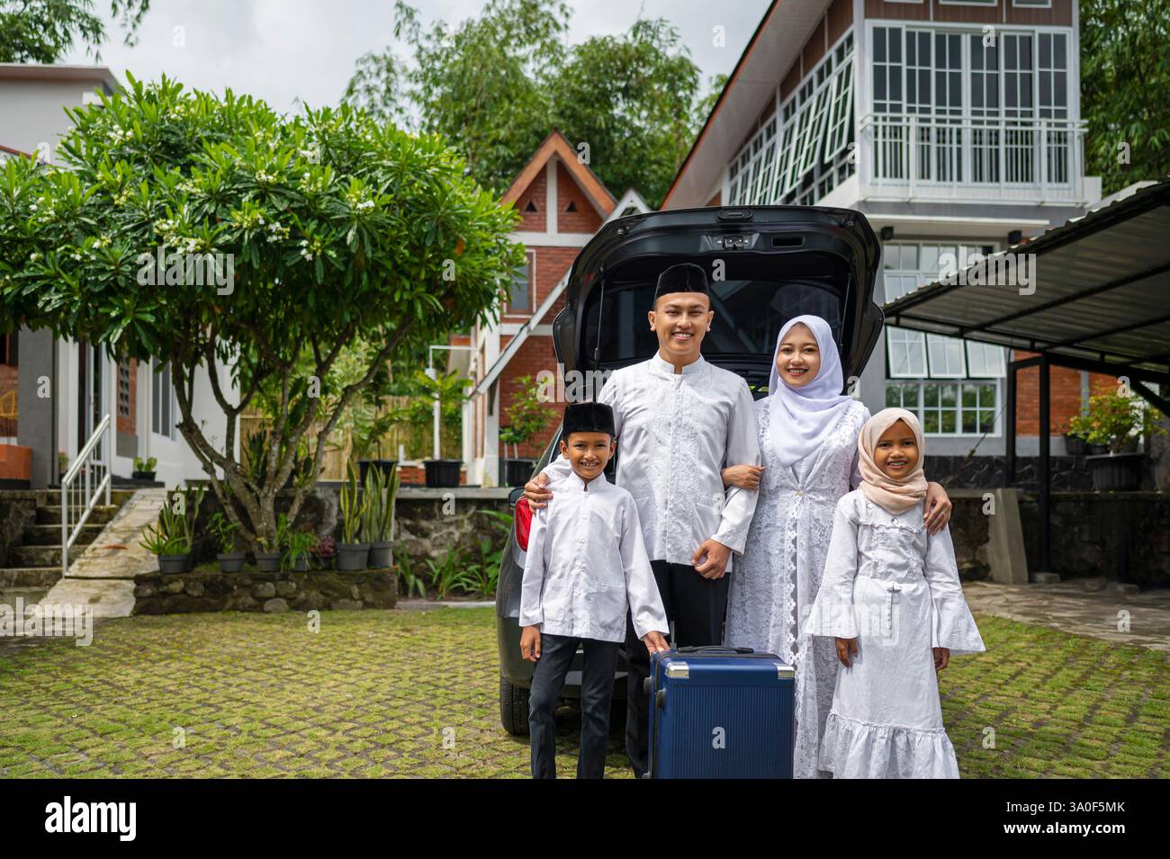 Asian Muslim family ready to mudik or travel to hometown by car ...