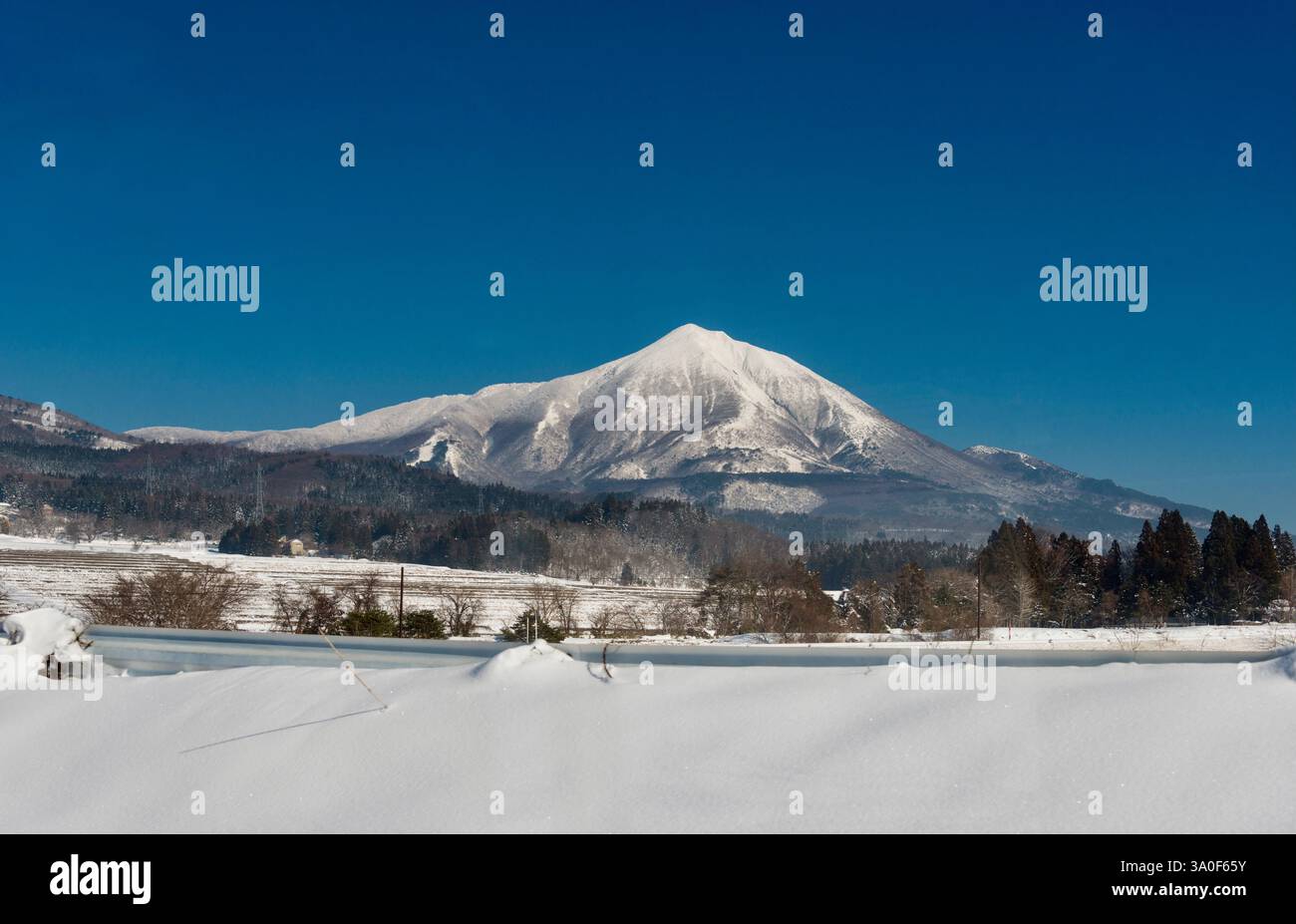 Photo shows Mt Bandai near Aizuwakamatsu City, Fukushima Prefecture ...