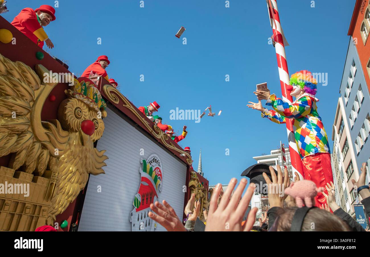 Cologne, Germany. 3rd Mar, 2025. Revelers cast candies and chocolates ...