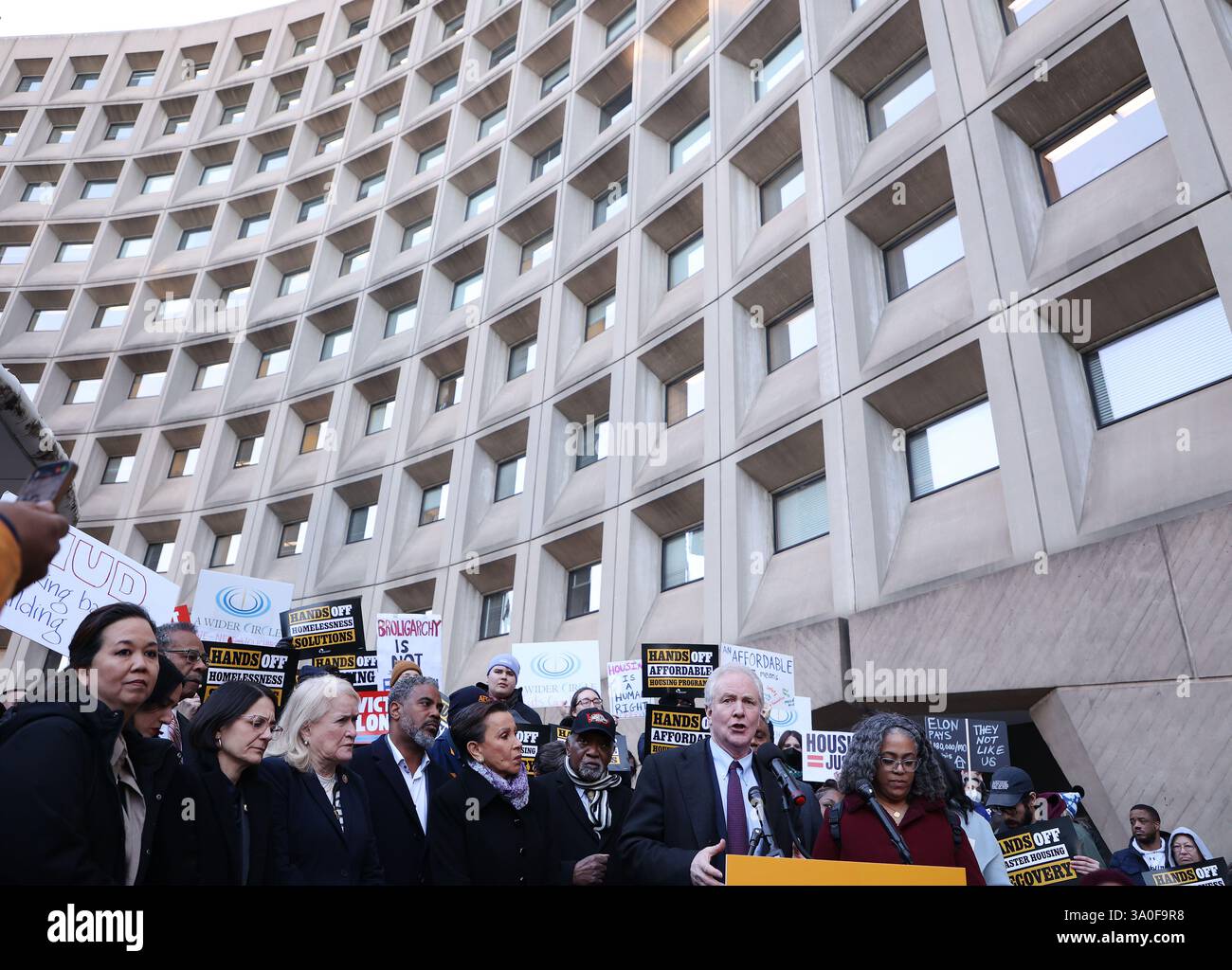 Washington Dc, Virginia, USA. 3rd Mar, 2025. Sen. Chris Van Hollen (D ...