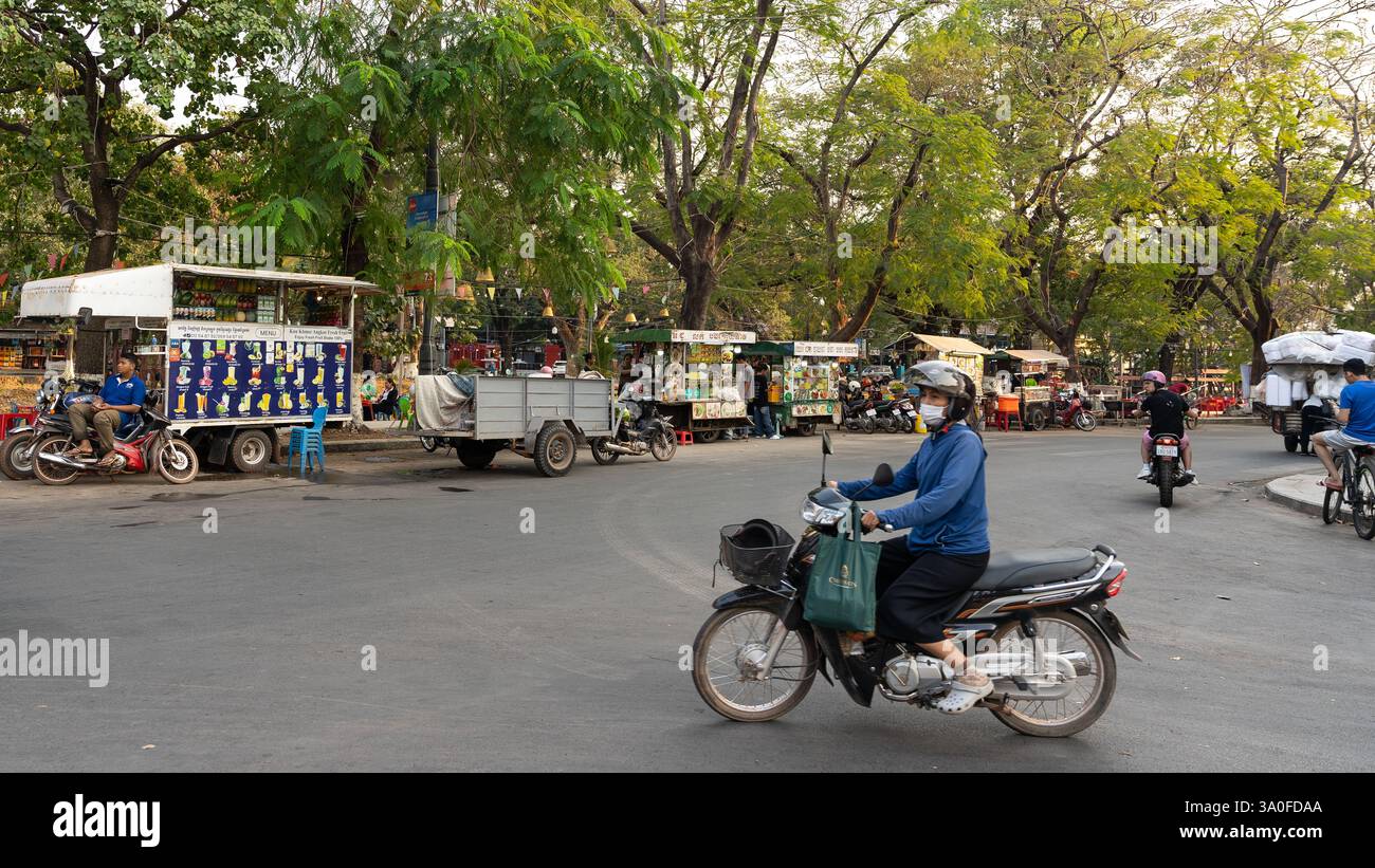 city streets and highways in Phnom Penh Stock Photo - Alamy
