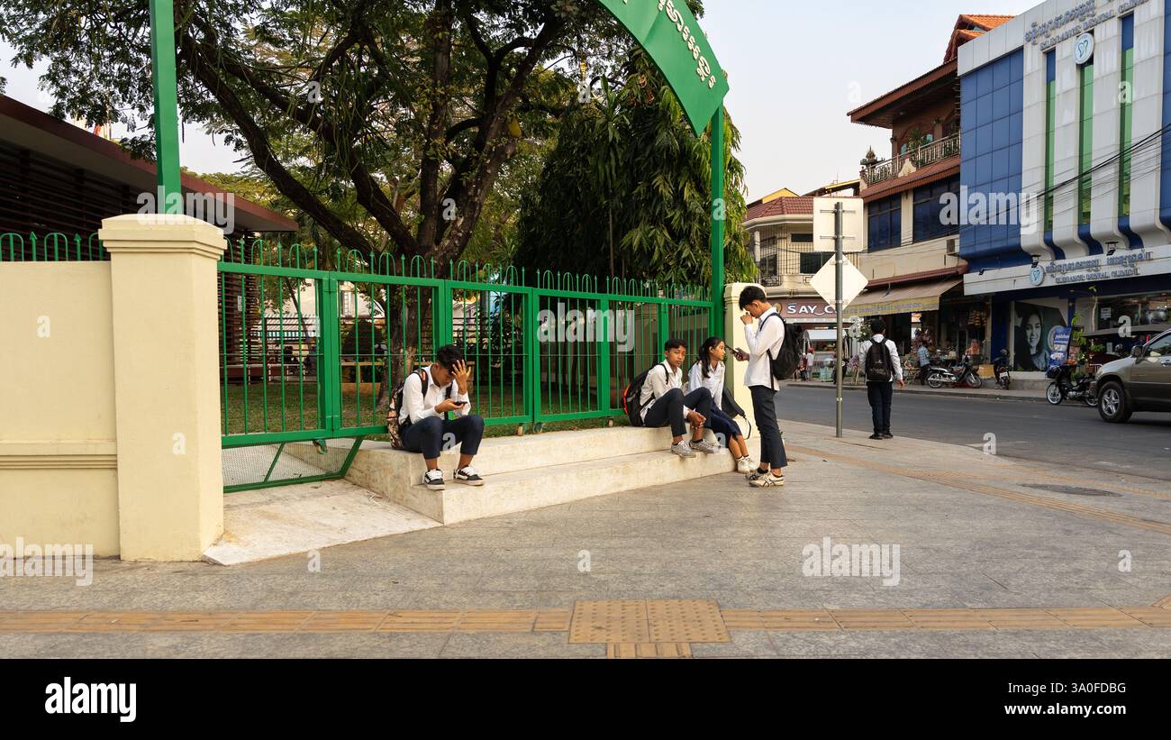city streets and highways in Phnom Penh Stock Photo - Alamy