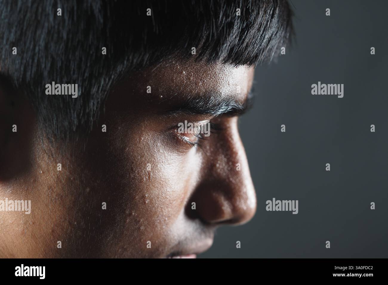 Subtle gaze hi-res stock photography and images - Alamy