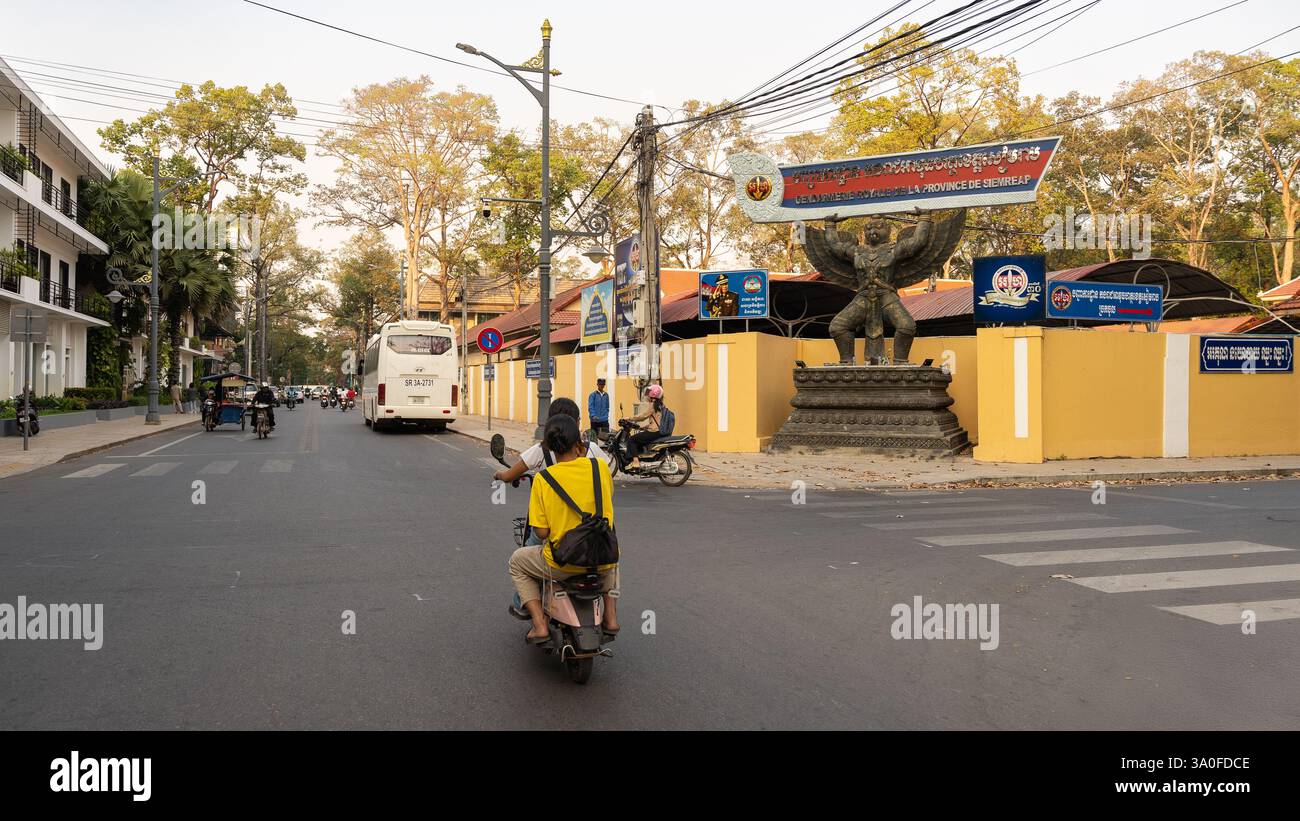 city streets and highways in Phnom Penh Stock Photo - Alamy