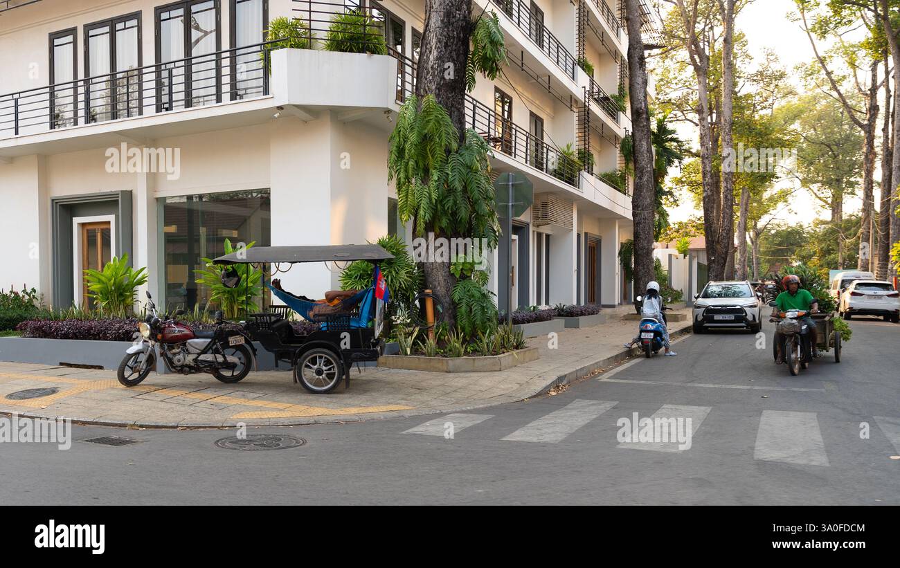 city streets and highways in Phnom Penh Stock Photo - Alamy
