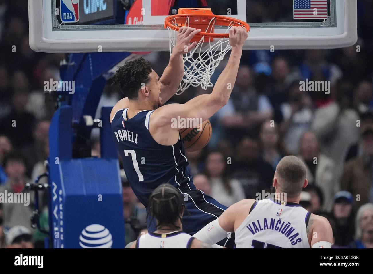 Dallas Mavericks' Dwight Powell (7) dunks as Sacramento Kings' Jonas ...