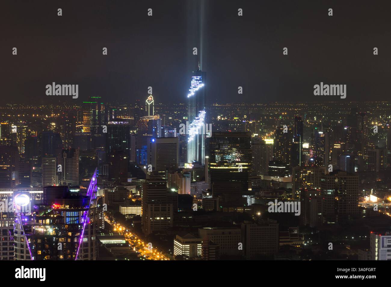 Cityscape Lightshow in grand opening tower on Silom is tallest ...