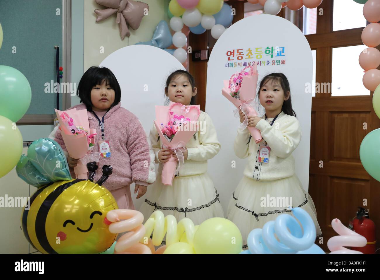 04th Mar, 2025. Entrance ceremony at elementary school First graders ...