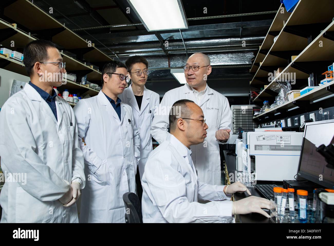 (250304) -- SHENZHEN, March 4, 2025 (Xinhua) -- Scientists of the ...