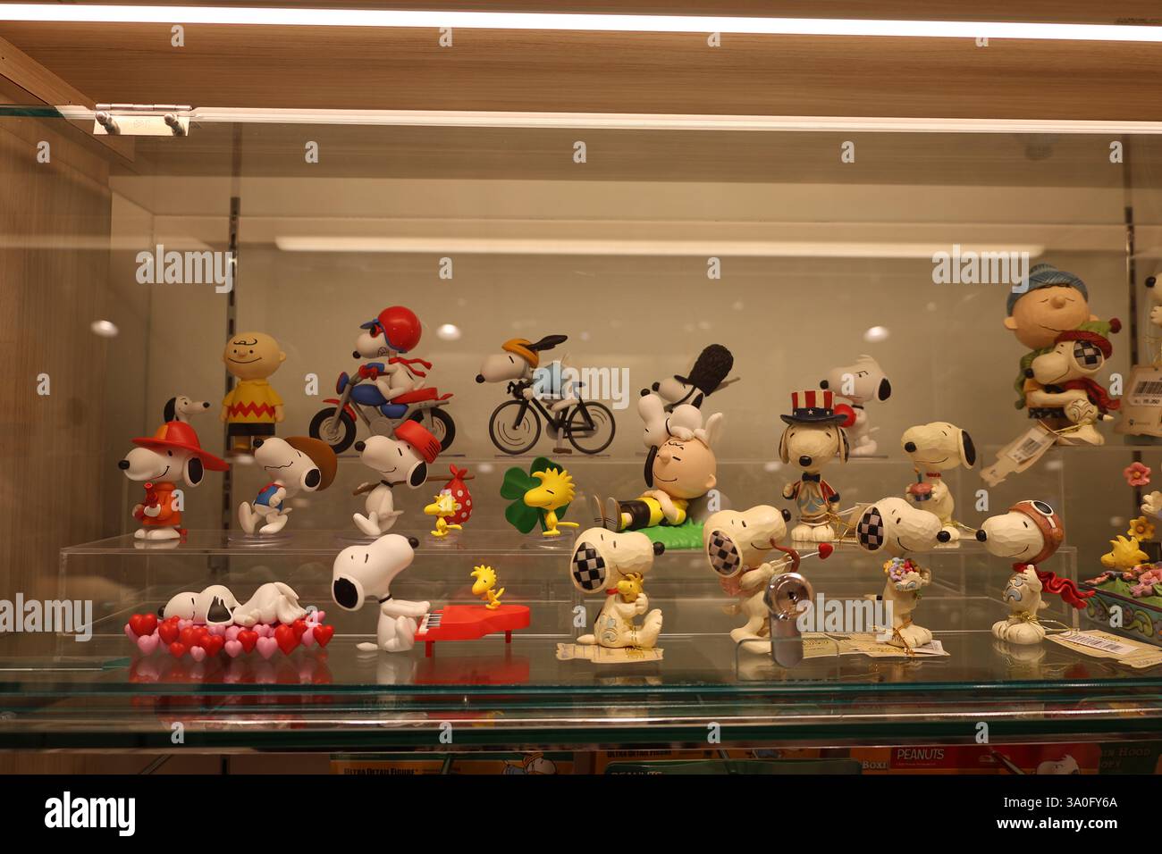 Plastic peanuts characters hi-res stock photography and images - Alamy