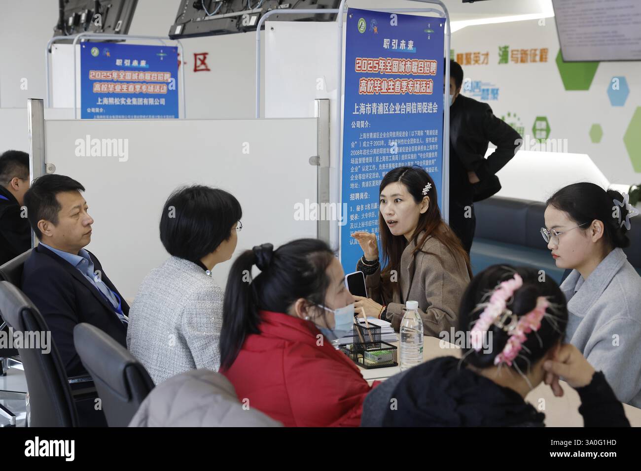 **CHINESE MAINLAND, HONG KONG, MACAU AND TAIWAN OUT** People look for ...