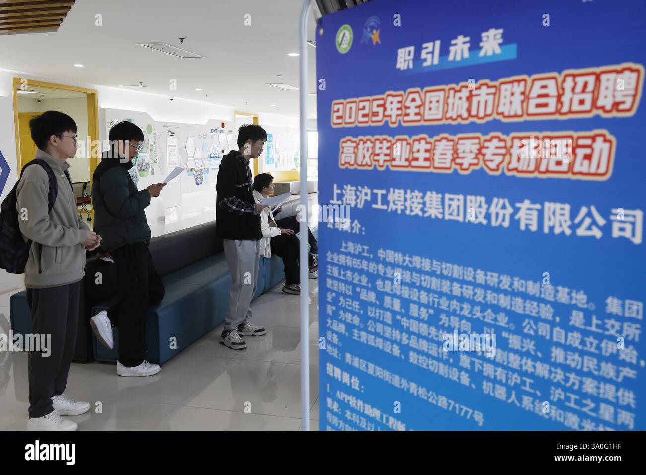 **CHINESE MAINLAND, HONG KONG, MACAU AND TAIWAN OUT** People look for ...