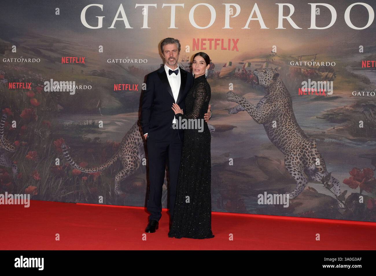 Kim Rossi Stuart mit Ehefrau Ilaria Spada bei der Premiere der Netflix ...