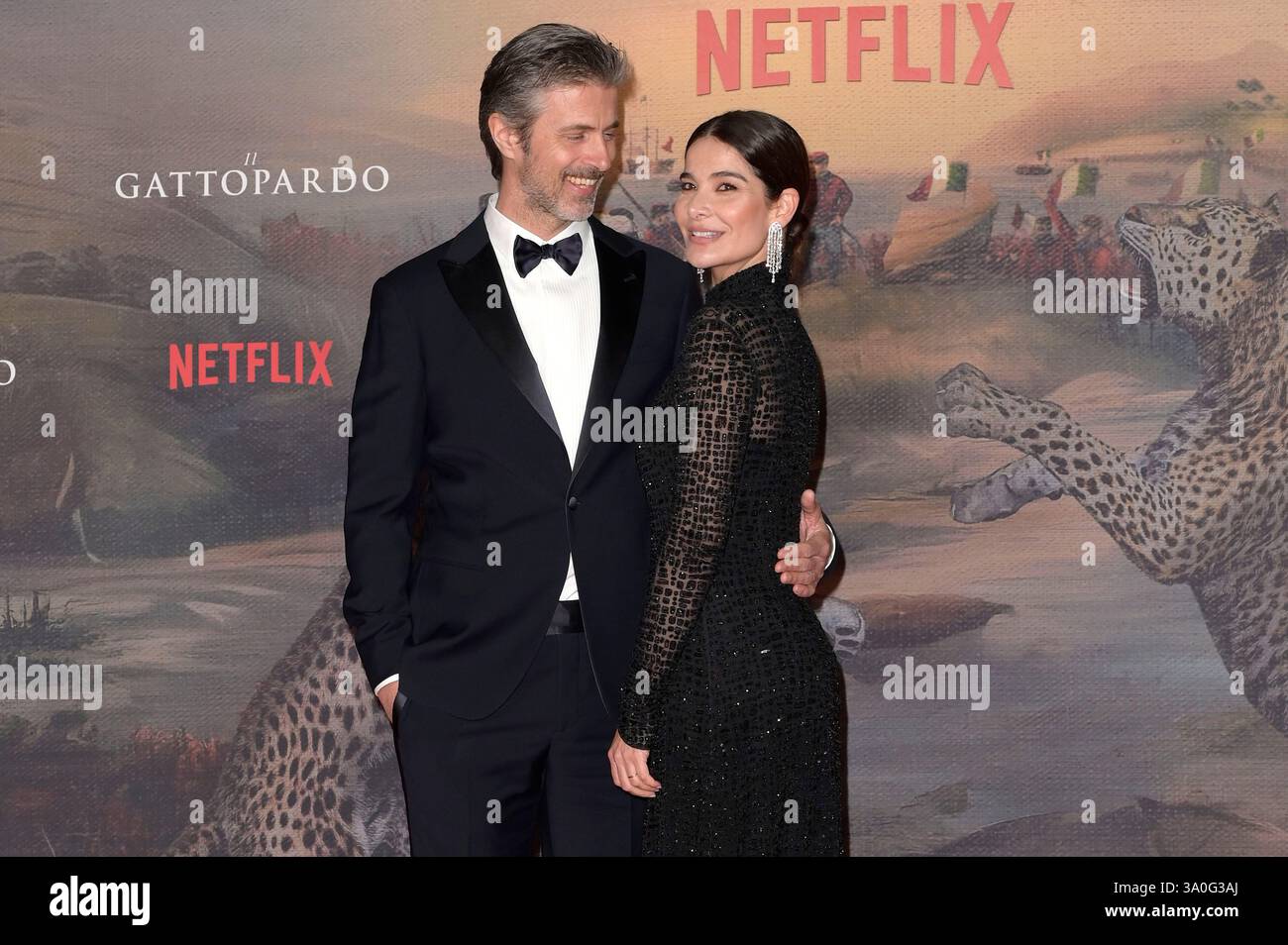 Kim Rossi Stuart mit Ehefrau Ilaria Spada bei der Premiere der Netflix ...