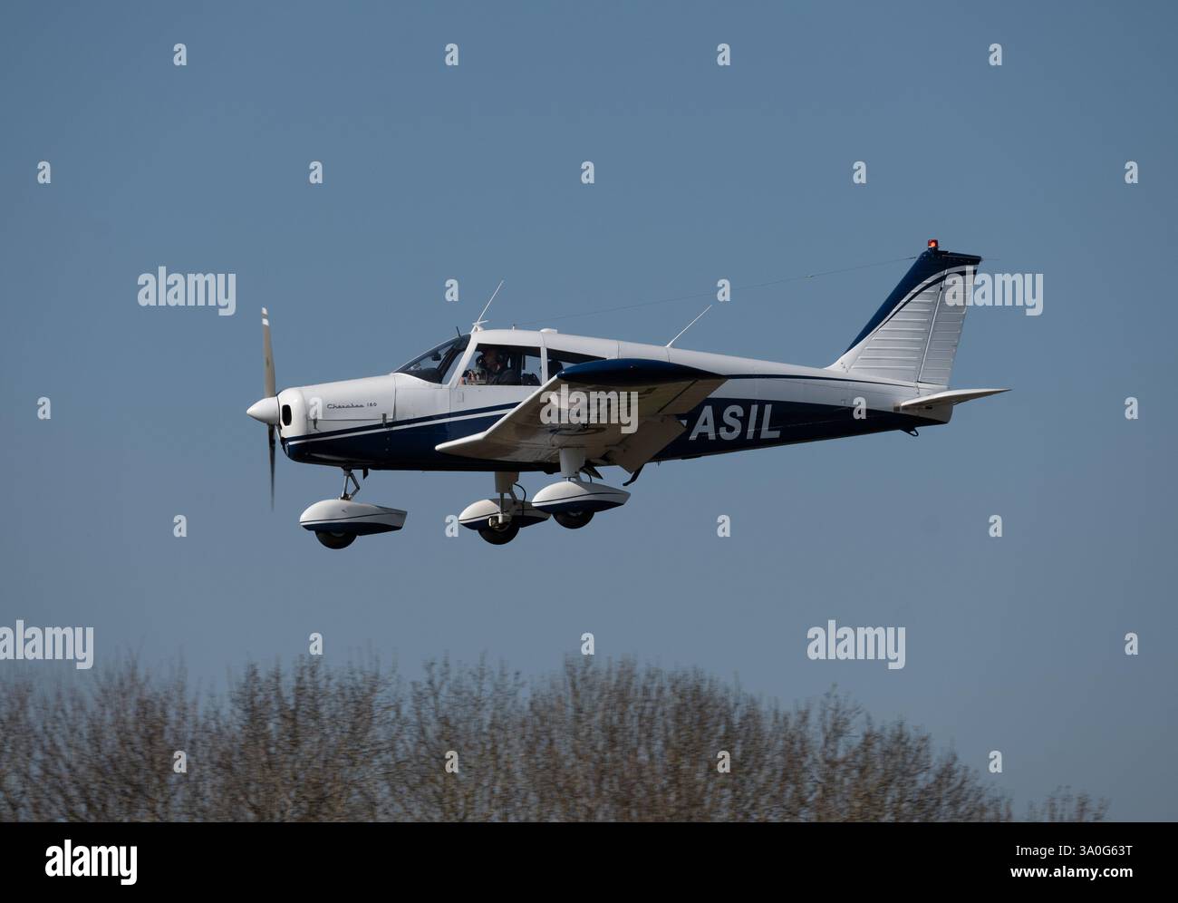Piper PA-28-180 Cherokee landing at Wellesbourne Airfield, Warwickshire ...