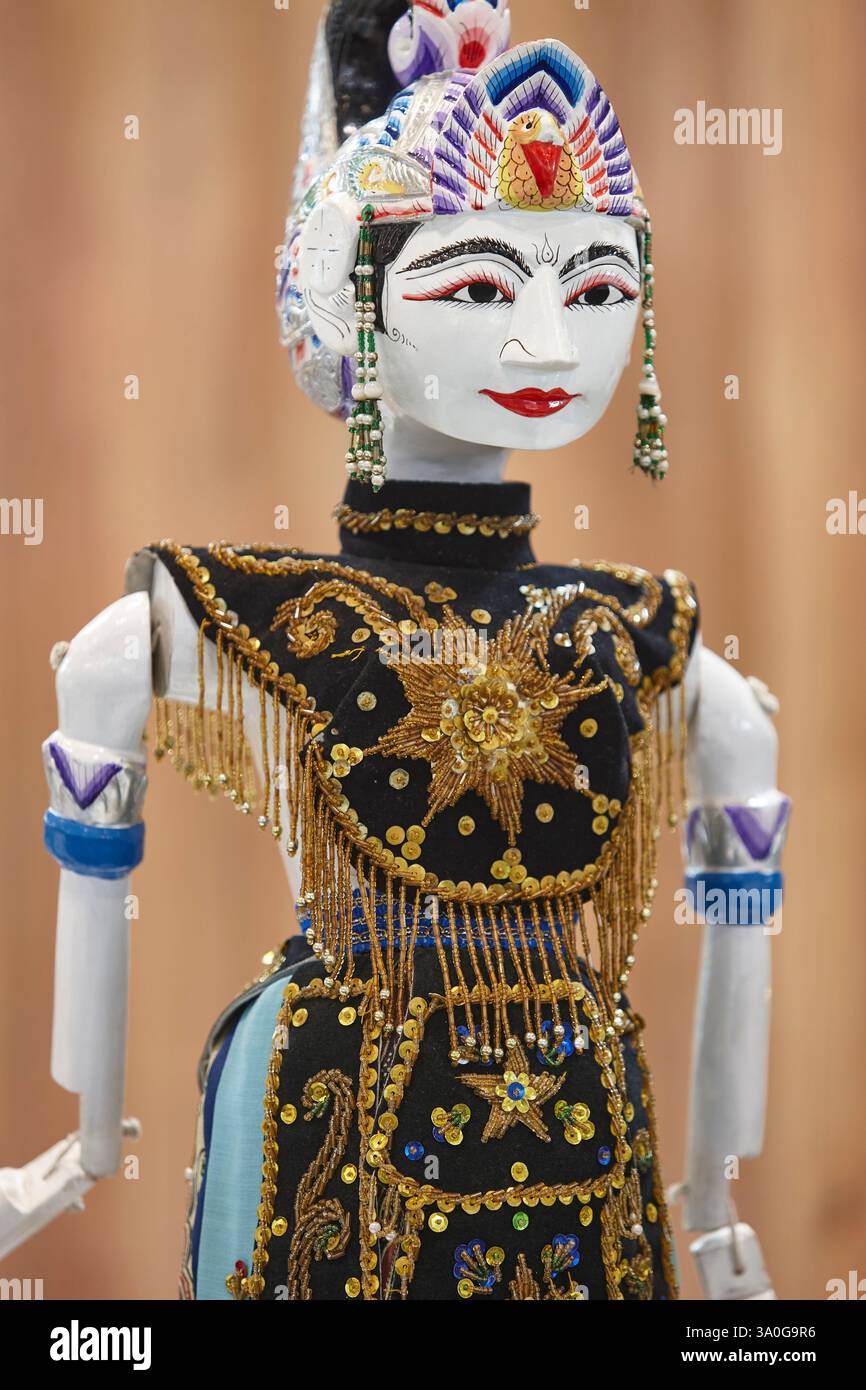 Traditional Indonesian handcrafted female dancers puppets. Asian ...