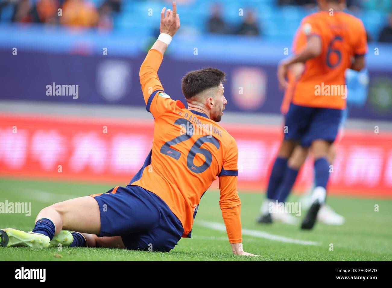 Shenzhen Peng City Football Club defeated Qingdao Hainiu Football Club ...