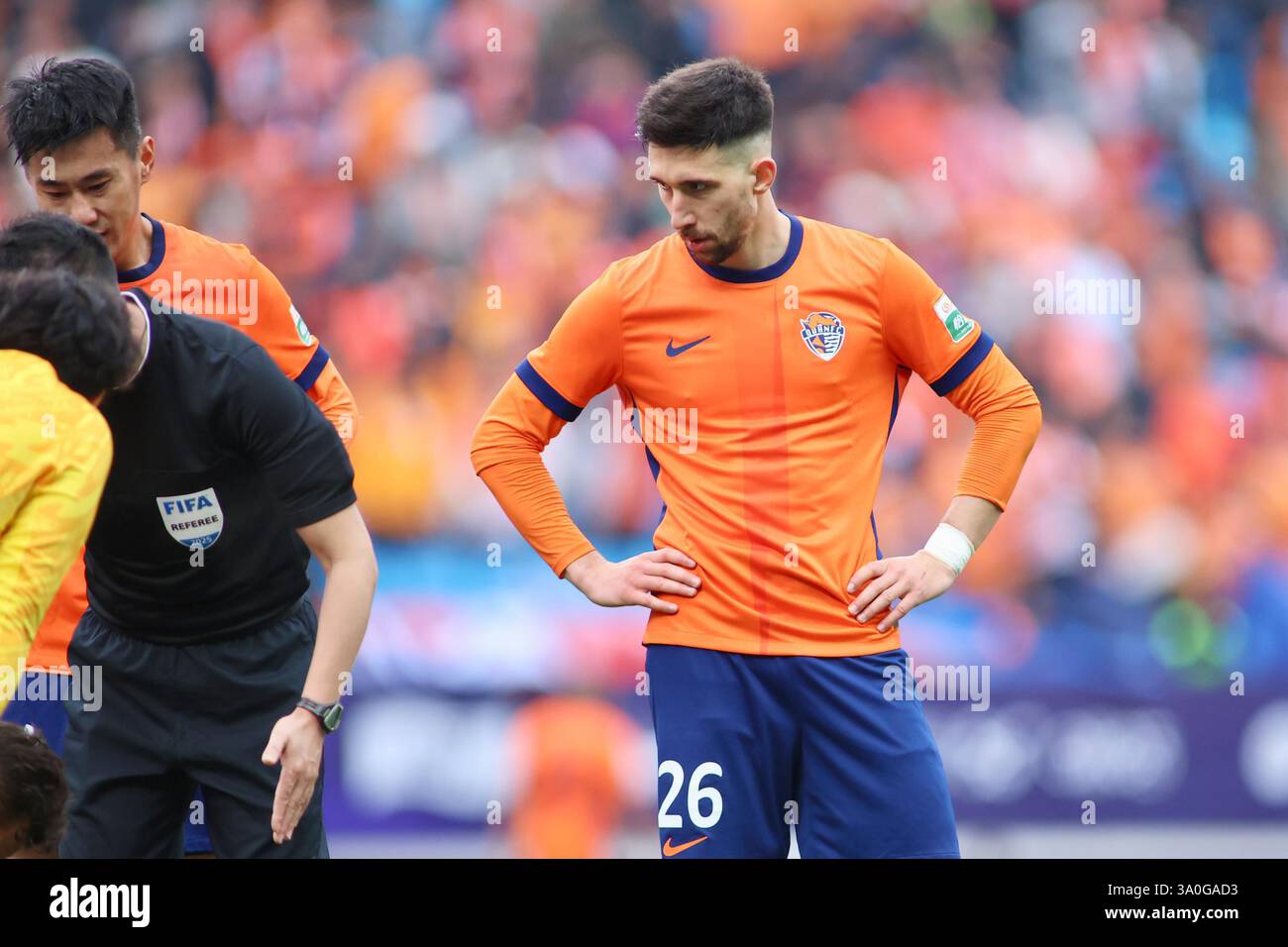 Shenzhen Peng City Football Club defeated Qingdao Hainiu Football Club ...