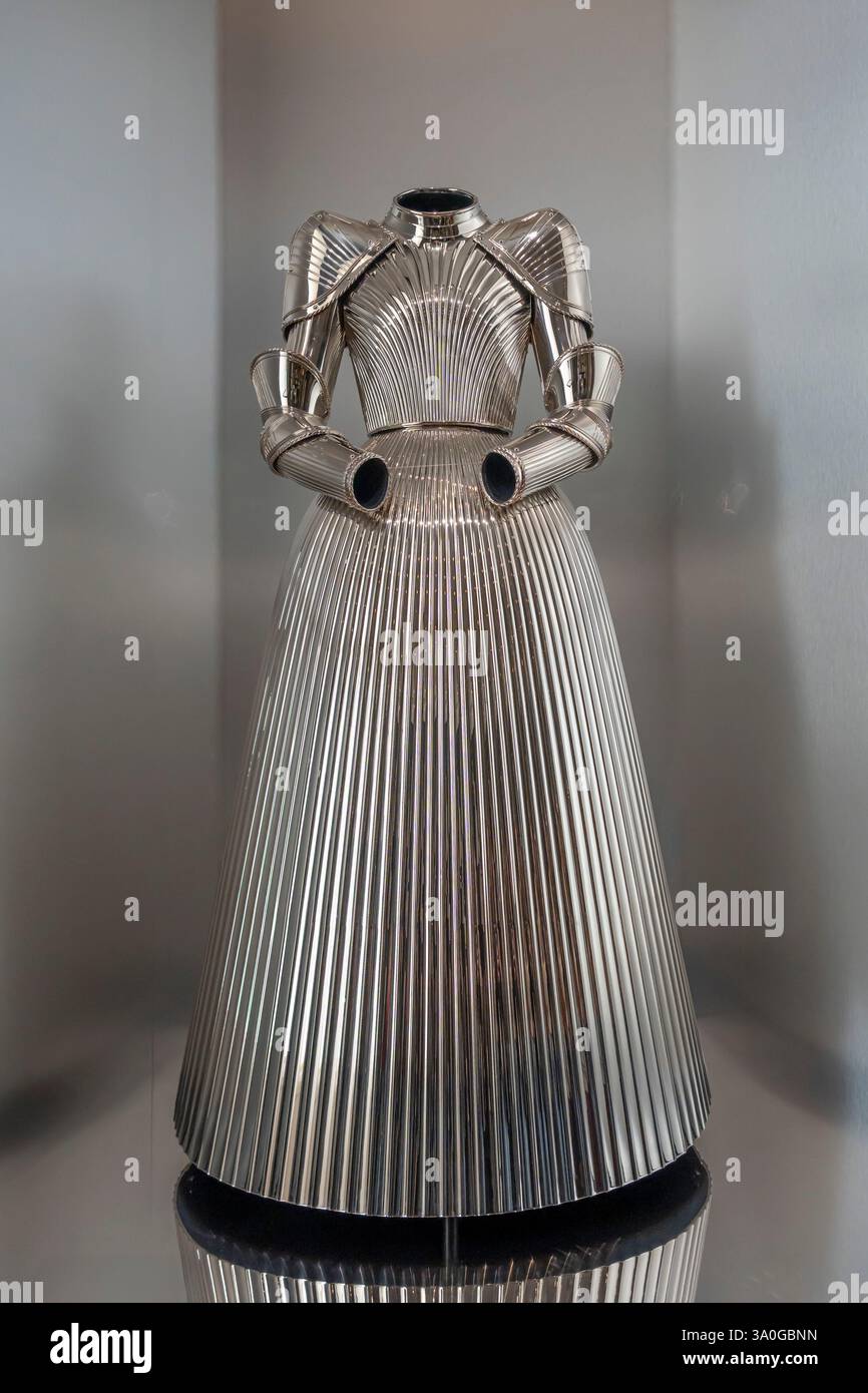 Paris, France - 03 01 2025: Le Louvre Couture. Balenciaga, Demna ...