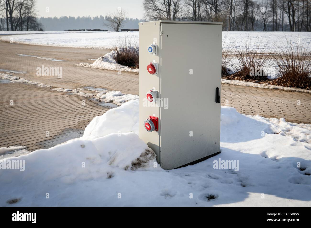 Industrial Outdoor Electrical Power Distribution Box with Multiple ...