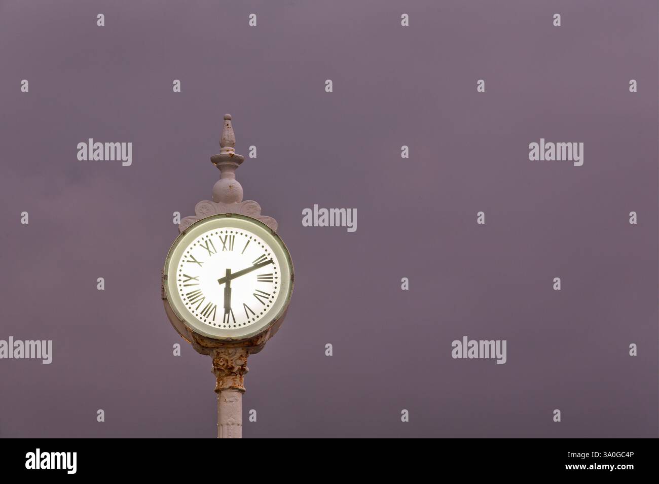 Reloj simple hi-res stock photography and images - Alamy